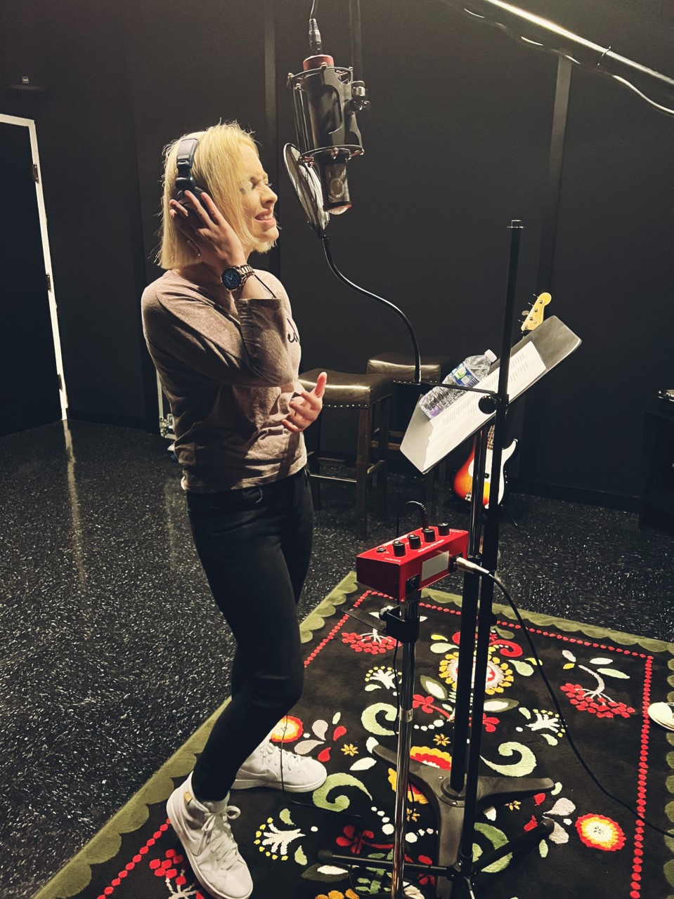 Mindy Davey’s New Single “Destiny” Will Change Lives - ENSPIRE Magazine