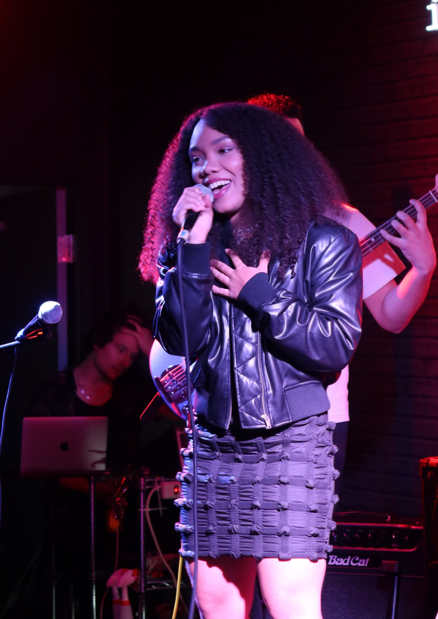 R&B Singer Ivey Amour Wrapped Up Haze Tour - ENSPIRE Magazine